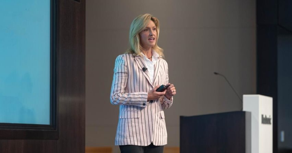 Biến động lãnh đạo cấp cao tại Apple: Giám đốc nhân sự Carol Surface ...